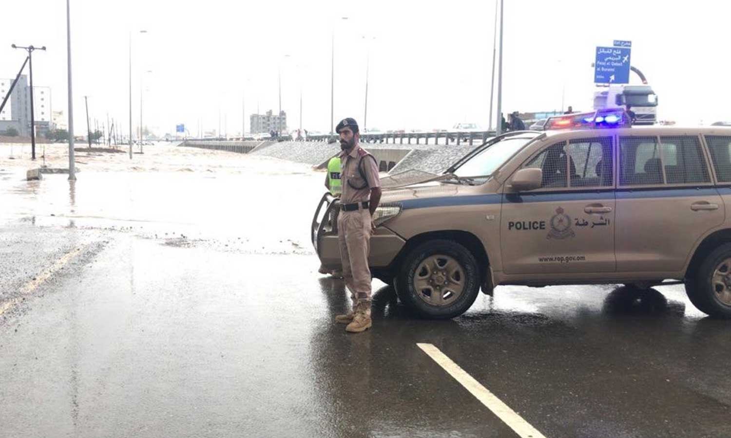 'Efforts are in progress to make the roads passable' - Oman Police ...
