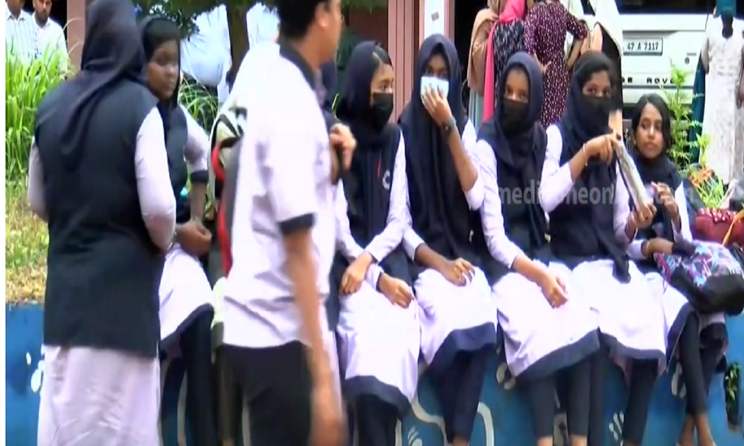 സീറ്റില്ല; മലപ്പുറത്ത് 30000 പ്ലസ് വൺ വിദ്യാർഥികൾ പുറത്ത് | No seat ...