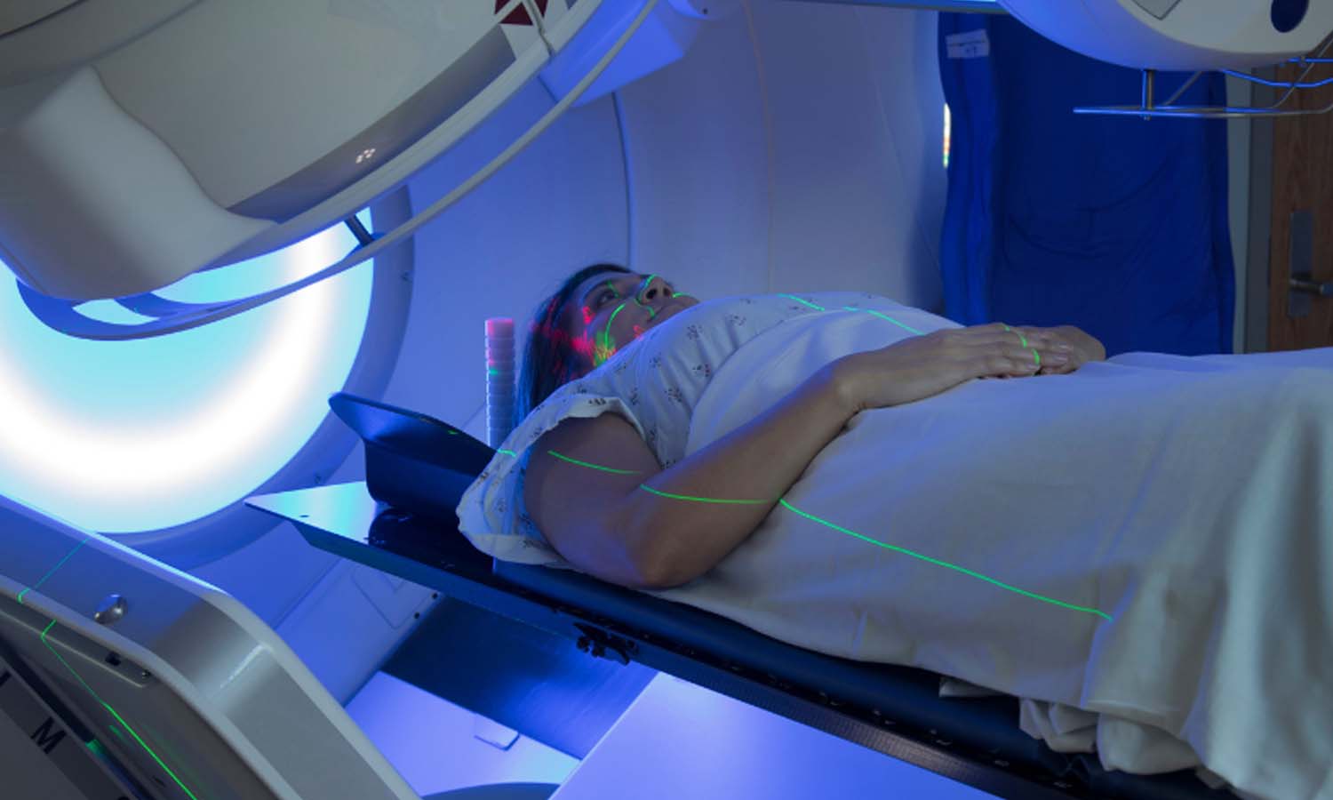 റേഡിയേഷൻ തെറാപ്പി ഭയപ്പെടുത്തുന്നോ! പ്രായമായ സ്‌തനാർബുദ രോഗികൾക്ക് ഒഴിവാക്കാനാകുമെന്ന് പഠനം ...