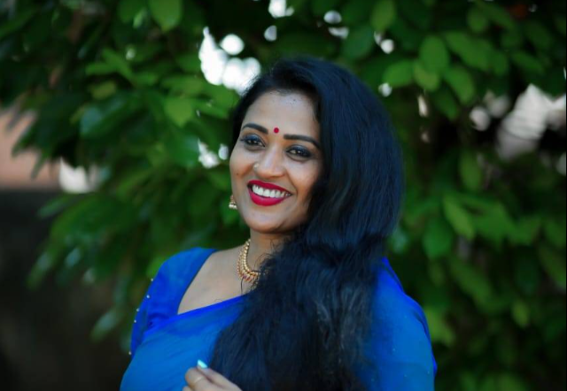 സീരിയല്‍ നടികള്‍ വരുന്നത് ഇഷ്ടമല്ലെന്ന് രാഷ്ട്രീയ നേതാവ്; അതേ വേദിയില് ...
