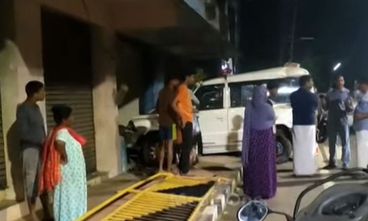 'സാറ് വെള്ളമാണെന്ന് കണ്ട് നിന്നവര്‍ക്ക് അറിയാം'; ഡി.വൈ.എസ്.പി സഞ്ചരിച്ച ...