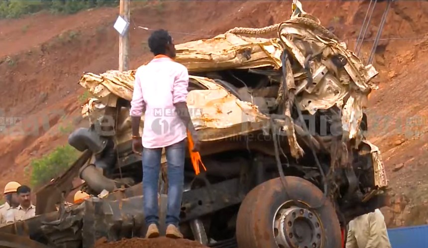 അര്‍ജുന്‍റെ ലോറി കരയില്‍; ക്യാബിനകത്ത് നിന്ന് അസ്ഥി കണ്ടെത്തി | Arjun's ...