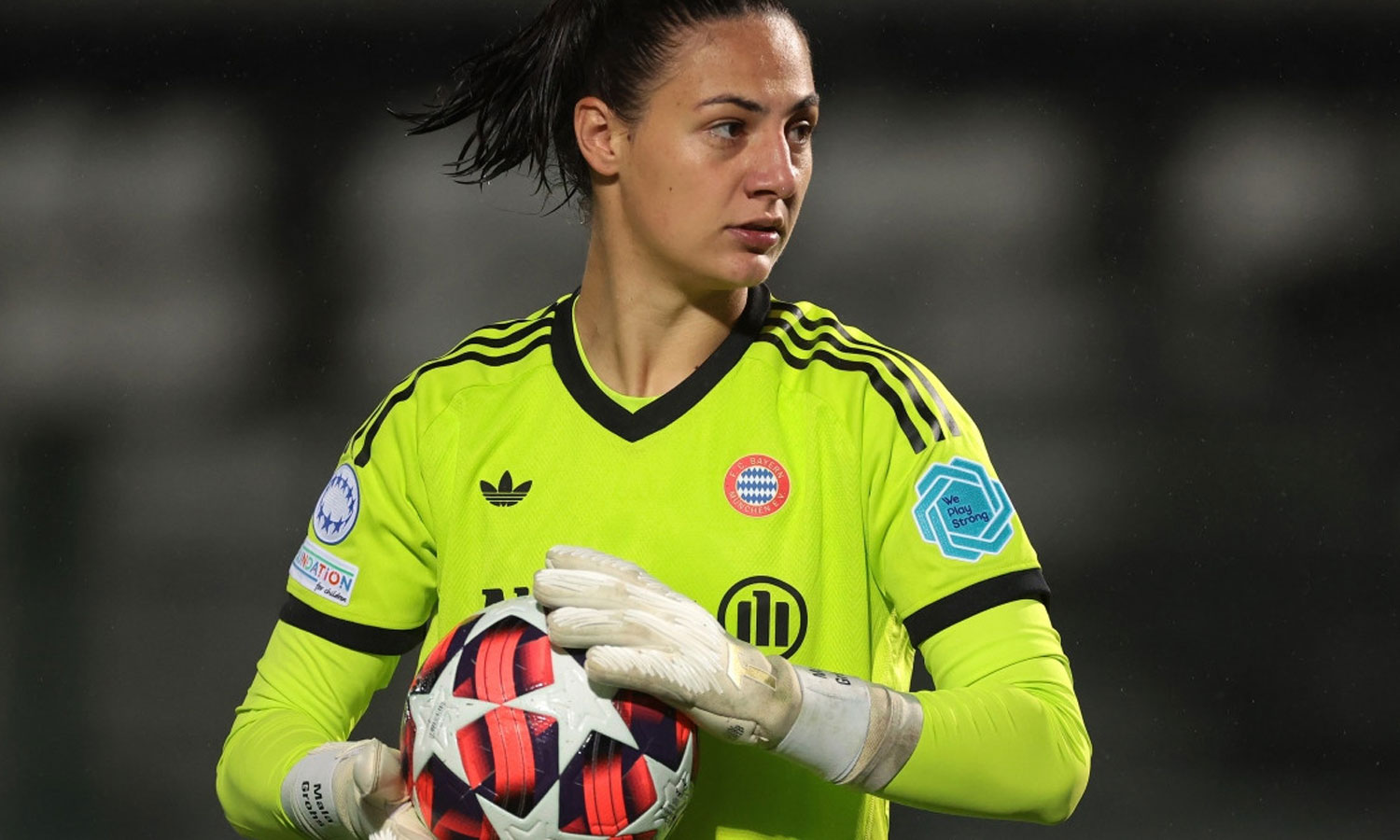 ക്യാൻസറെന്ന് ഡോക്ടർമാർ; ഗോള്‍കീപ്പറുടെ കരാർ നീട്ടി ഞെട്ടിച്ച് ബയേ ...