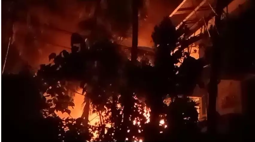കോഴിക്കോട് പെരുമണ്ണയിൽ വൻ തീപിടിത്തം | fire at kozhikode/ Kerala News