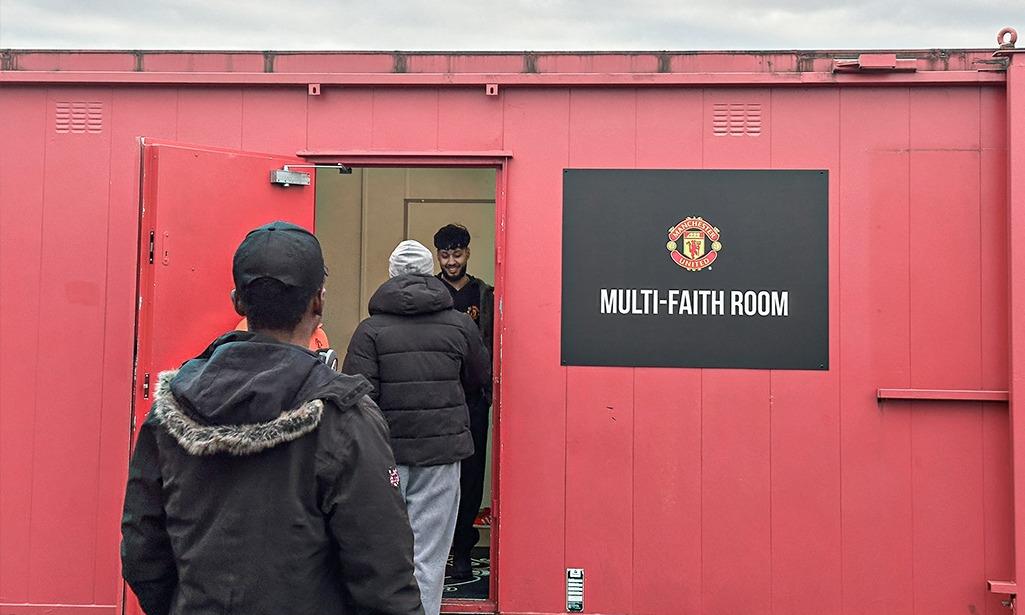 ‘പ്രാർഥിക്കേണ്ടവർക്ക് പ്രാർഥിക്കാം’; സ്റ്റേഡിയത്തിൽ ആരാധനക്ക് ...