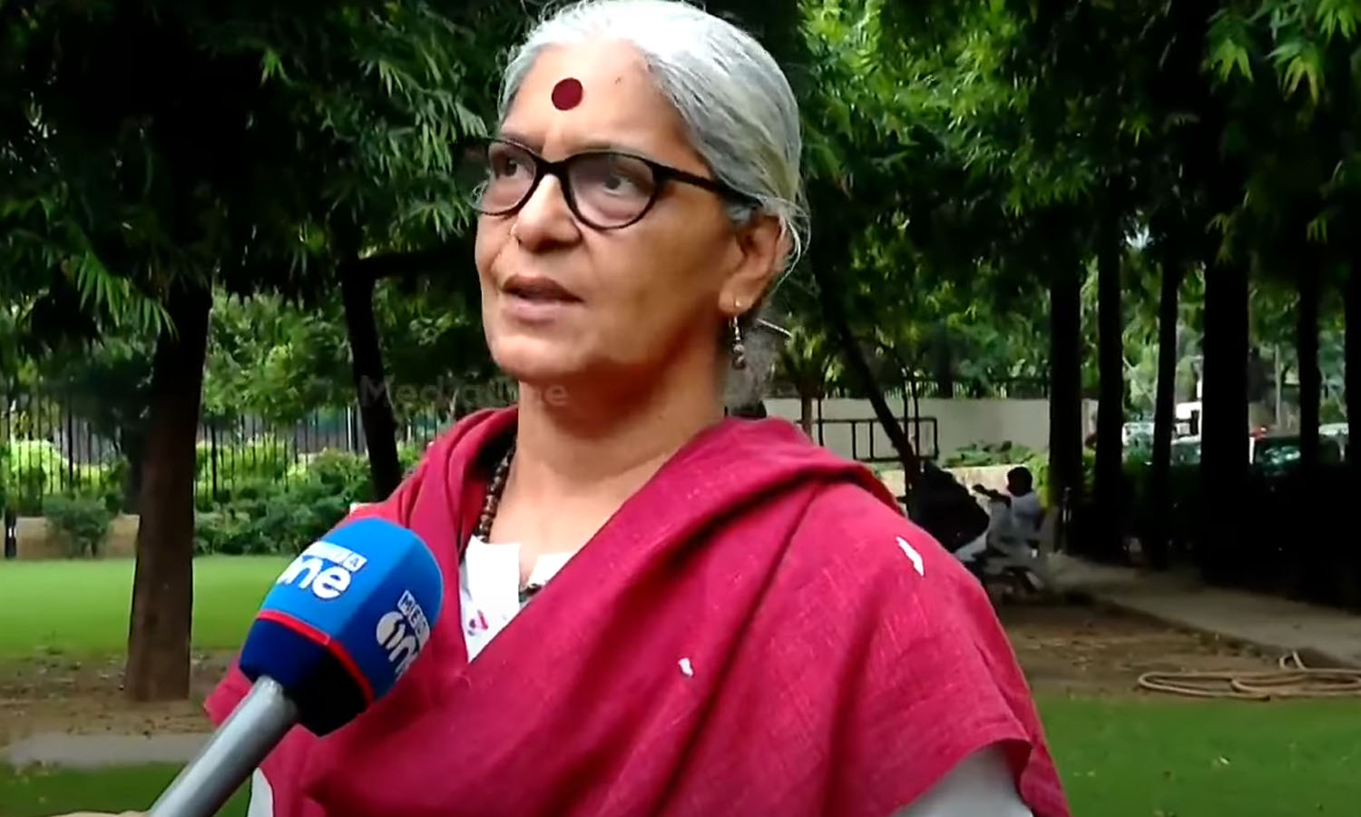 യുഡിഎഫിലേയ്ക്ക് ക്ഷണിച്ച കൺവീനർ അടൂർ പ്രകാശിനെതിരെ സിപിഐ നേതാവ് ആനി രാജ ...