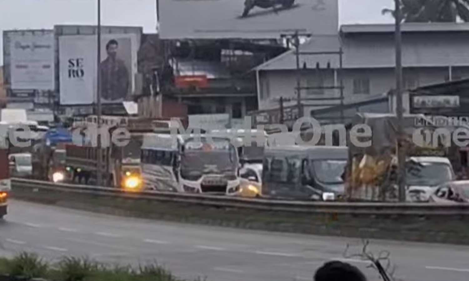 മണ്ണുത്തി - ഇടപ്പള്ളി ദേശീയപാതയിൽ വൻ ഗതാഗത കുരുക്ക്; മുരിങ്ങൂരിലും ...