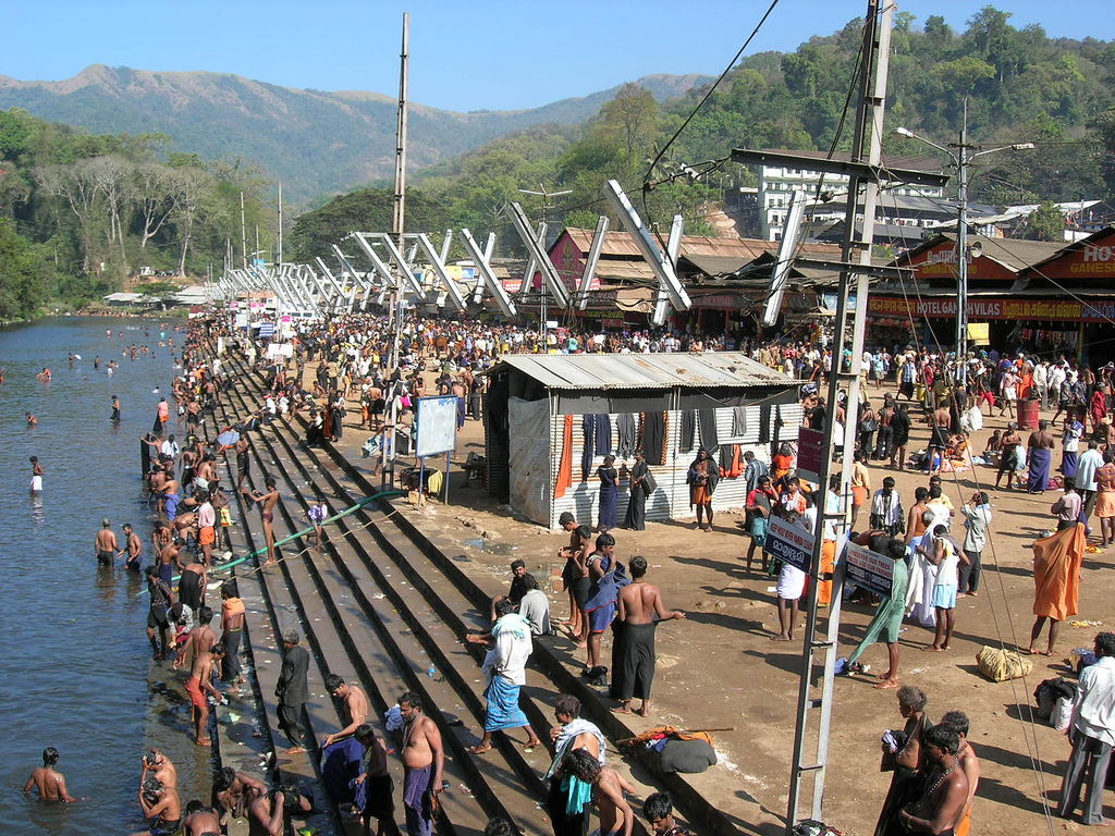 പമ്പയിലെ രാത്രികാല നിയന്ത്രണം നീക്കി; കെ.എസ്.ആർ.ടി.സി ബസുക ...