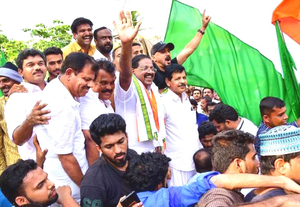 രാജ്മോഹന്‍ ഉണ്ണിത്താന്‍ ശരത് ലാലിന്റെയും കൃപേഷിന്റെയും വീടുകള്‍ സന്ദര് ...