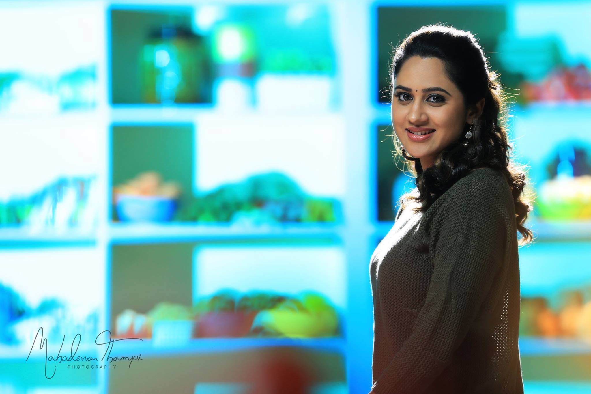 മിയ സംവിധായികയാകുന്നു, താൻ അറിഞ്ഞില്ലല്ലോയെന്ന് താരം!