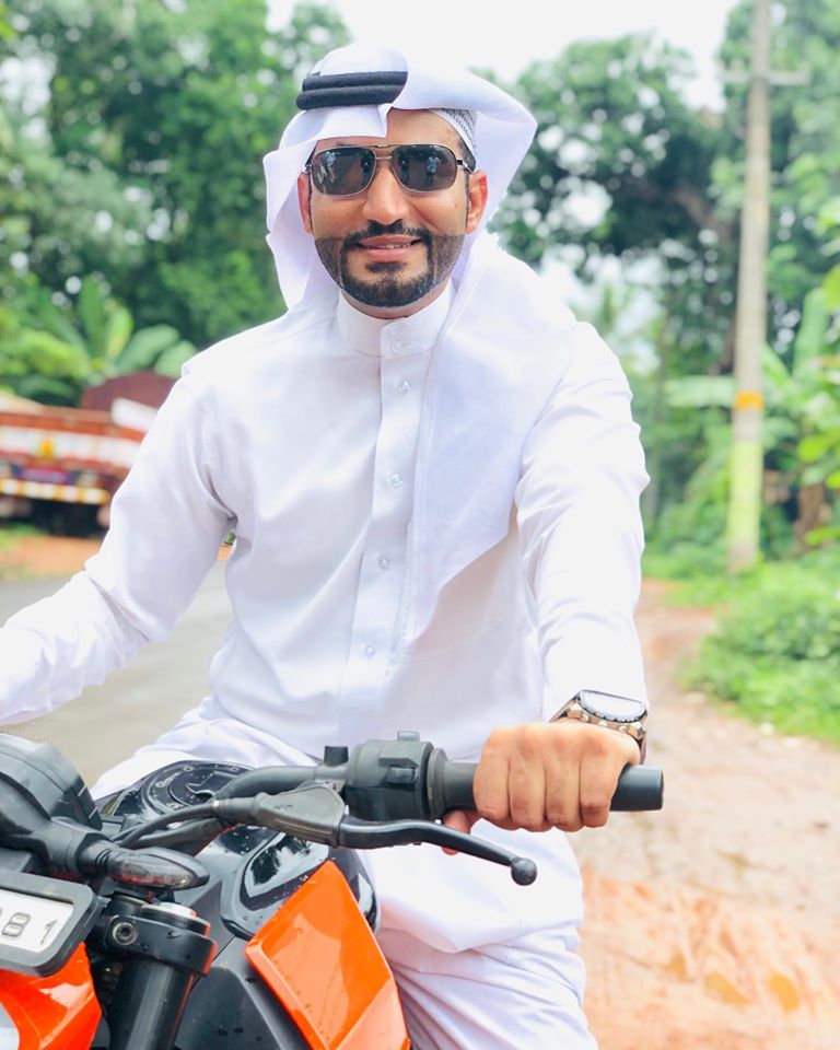 മലയാളം പാട്ടുകളിലൂടെ കയ്യടി നേടിയ അറേബ്യന്‍ പൌരന്‍ ഹാഷിം ഇനി മലയാള ...